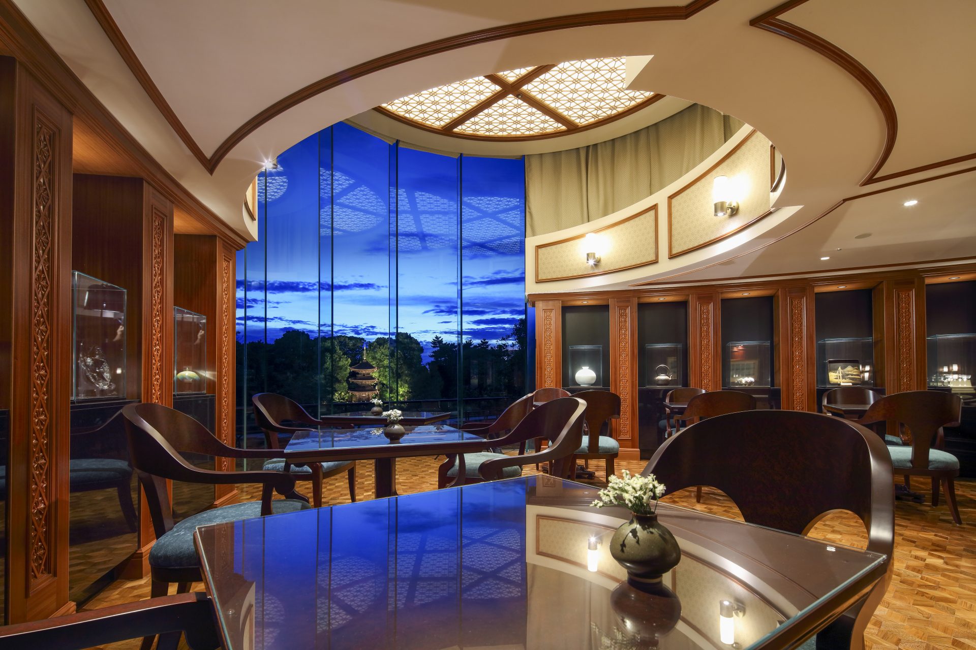 Le Ciel: The Splendid Executive Lounge at Hotel Chinzanso Tokyo | Hotel ...