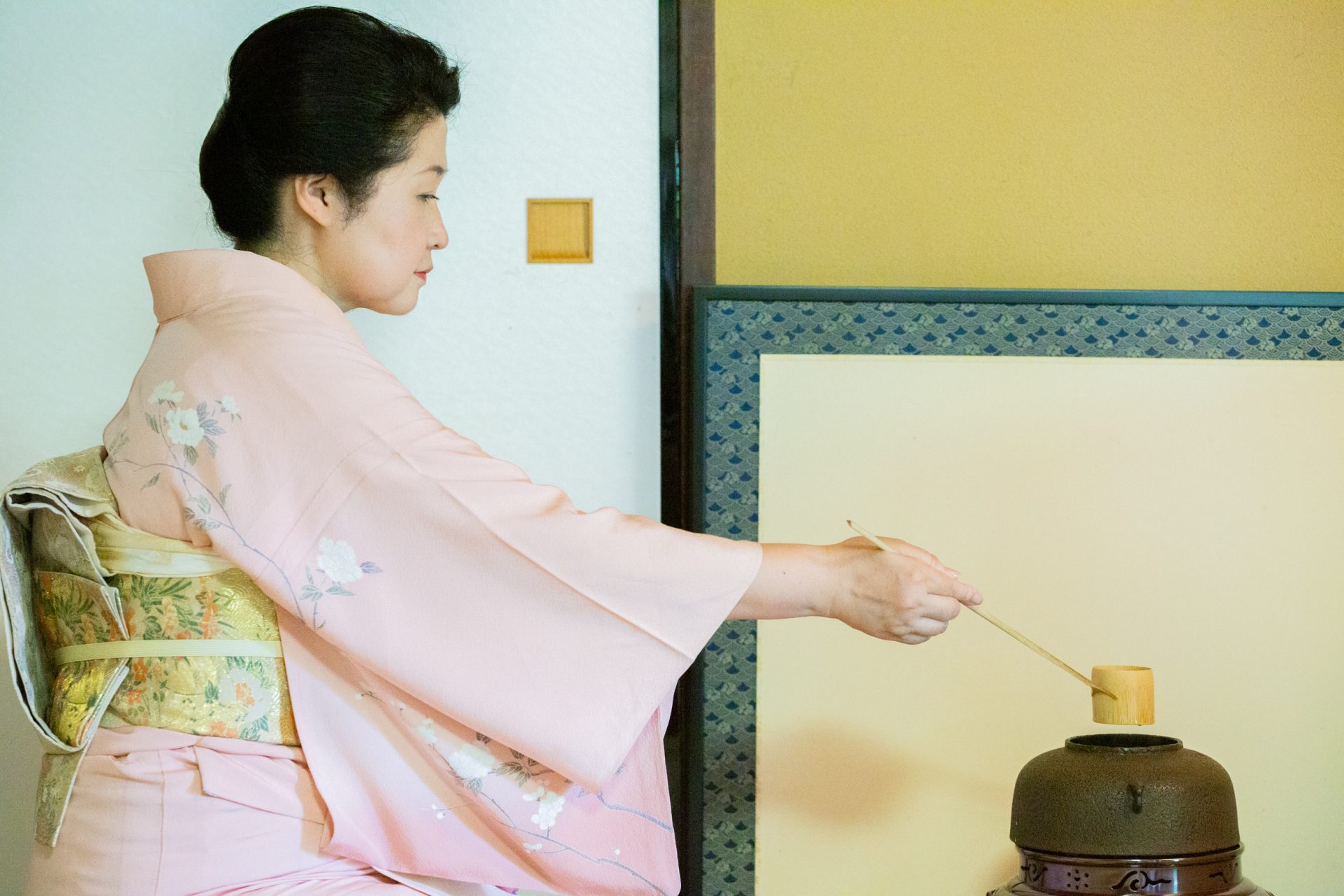 Japanese Tea Ceremony in Tokyo: History, Matcha, and Where to ...